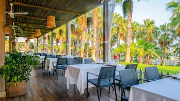 3 restaurantes, pequenos-almoços servidos, cozinha turca