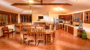 Quarto standard, 2 quartos, cozinha | Área de estar