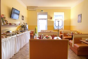 Buffet de pequeno-almoço