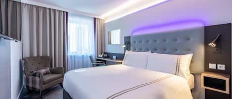 Quarto casal standard | Cofres nos quartos, quartos à prova de som