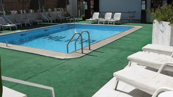 Piscina interna, piscina externa