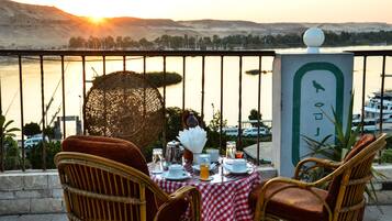 Pequenos-almoços, almoços e jantares servidos