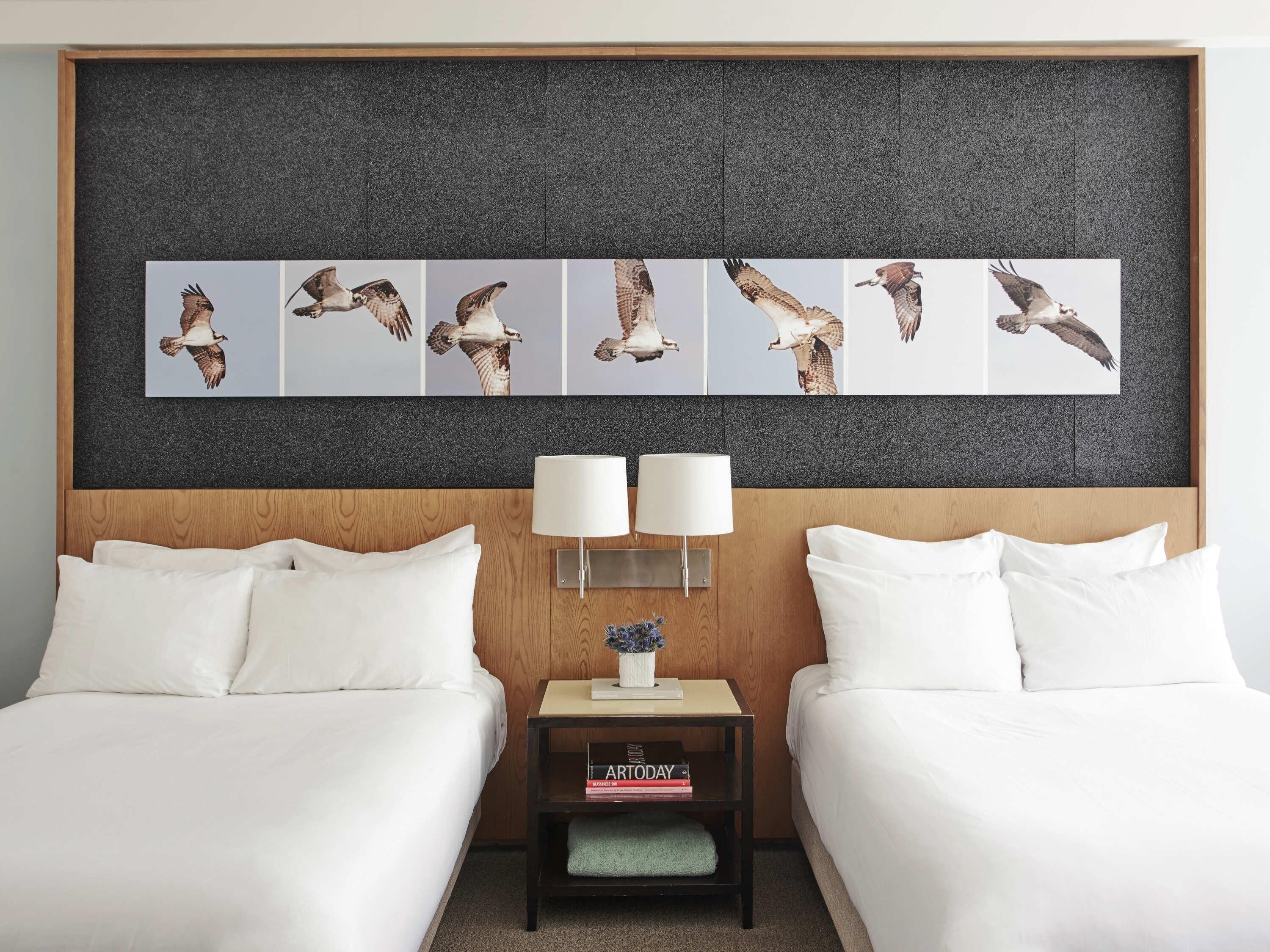 Quarto casal luxo, 2 camas de casal | Roupas de cama premium, edredons de pluma, frigobar, cofres nos quartos
