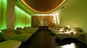 Salas para tratamentos a dois, sauna seca, banheira de hidromassagem