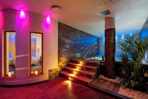 Sala(s) para tratamentos a casais, sauna, banheira de hidromassagem