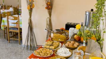 Pequeno-almoço continental diário (5 EUR por pessoa)