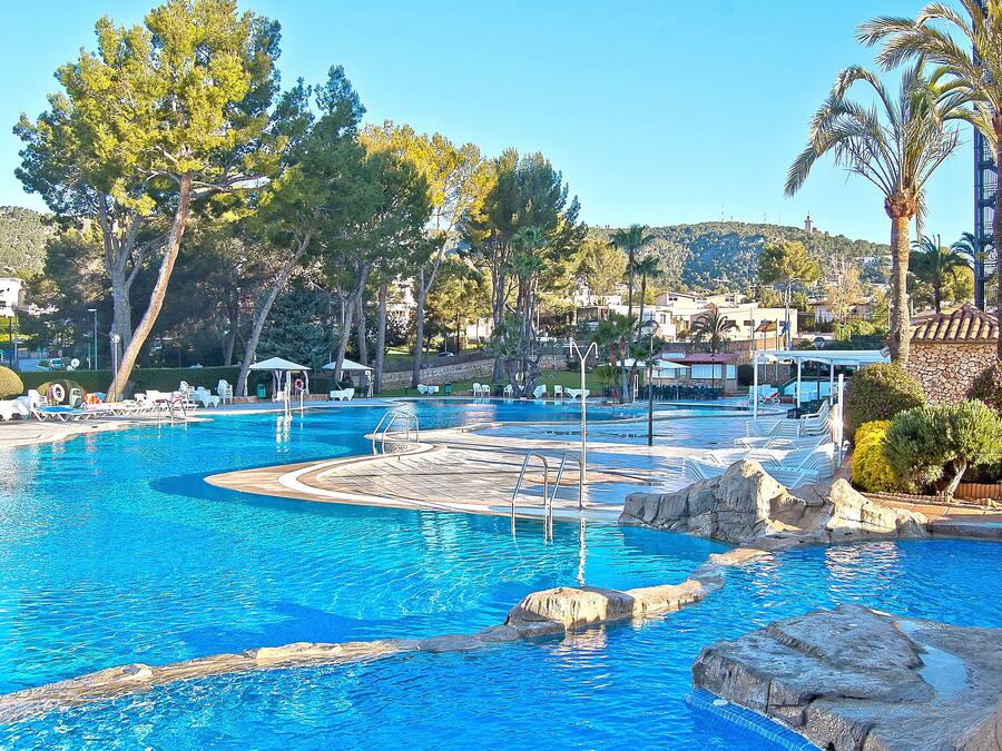 Piscina exterior, espreguiçadeiras