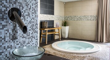 Sauna, banheira de hidromassagem, hammam, tratamentos corporais