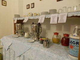 Café da manhã continental todos os dias mediante uma taxa