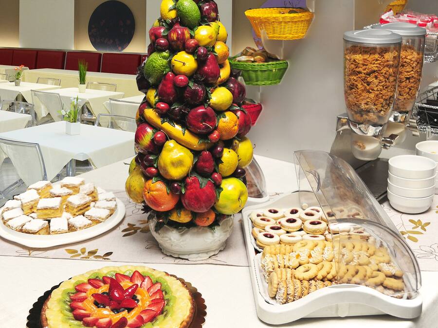 Pequeno-almoço completo diário (8 EUR por pessoa)