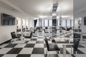 Pequeno-almoço tipo buffet diário incluído 