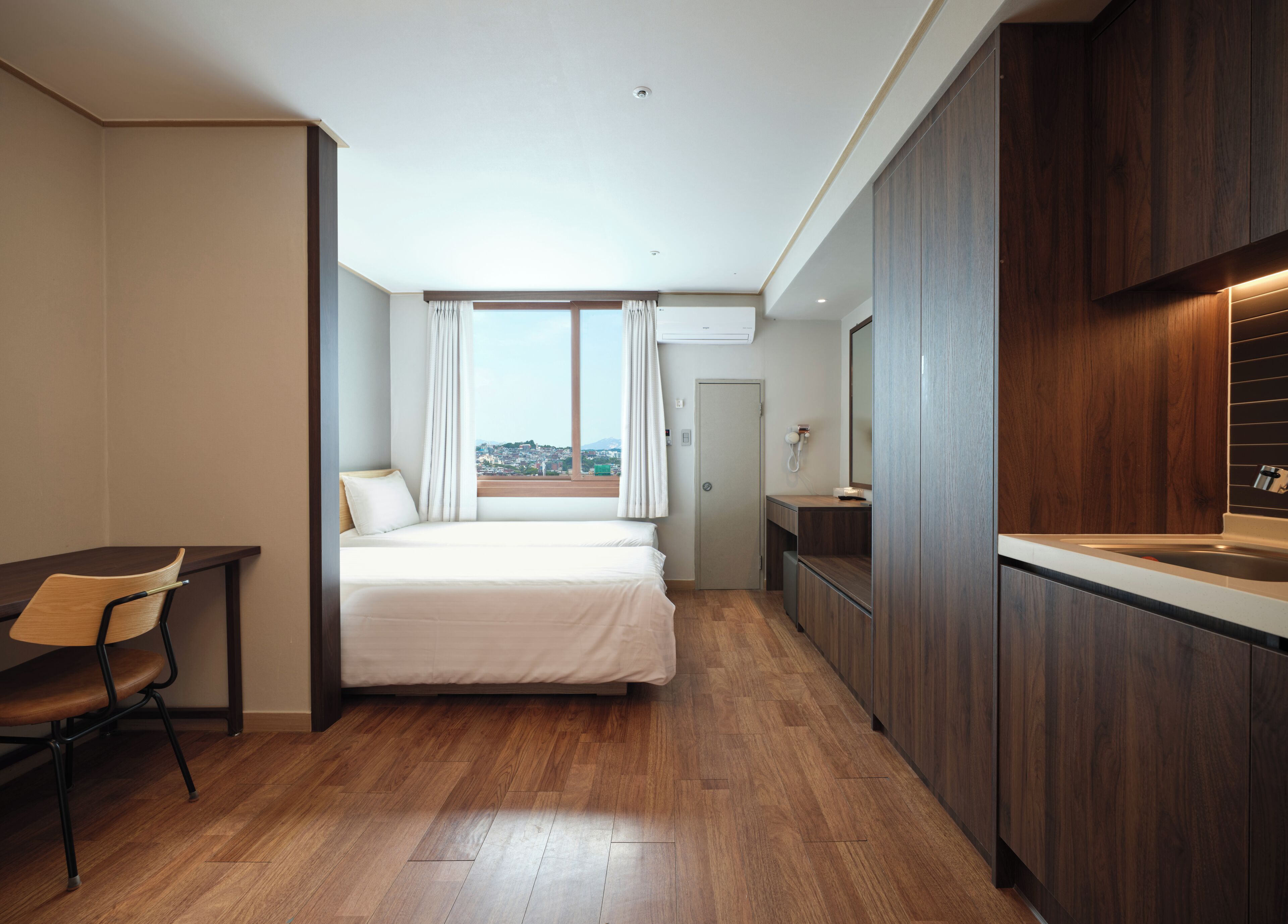 Quarto Twin Superior | Cofre no quarto, secretária, cortinas/cortinados opacos, Wi-fi grátis 