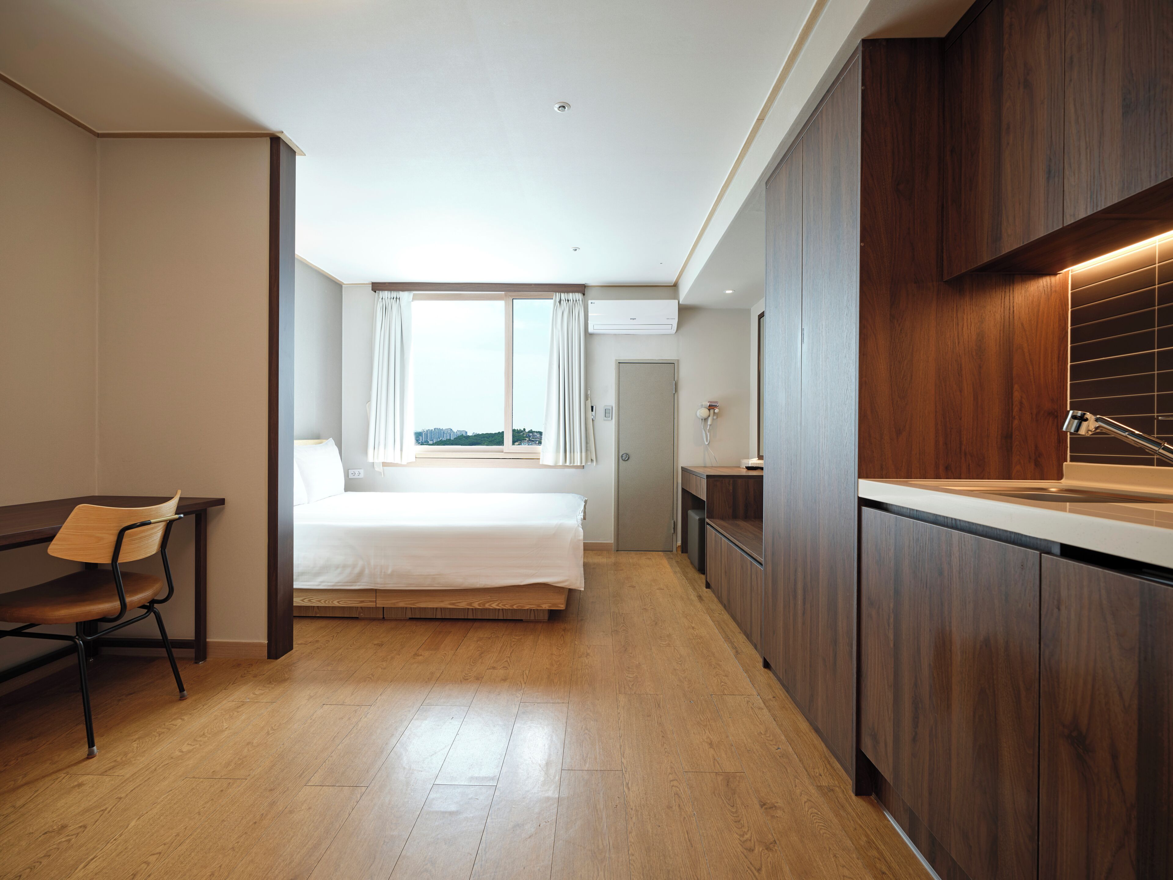 Quarto Duplo Superior | Cofre no quarto, secretária, cortinas/cortinados opacos, Wi-fi grátis 