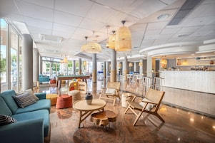 Área de estar no saguão