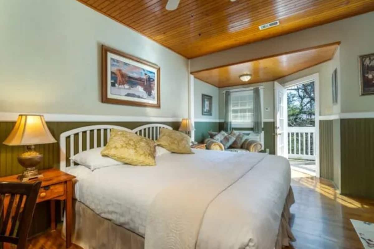 Quarto luxo, 1 cama King | Individualmente decorados, individualmente mobiliados