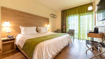 Quarto Familiar, quartos comunicantes | Camas de colchão pillowtop, minibar, cofre com capacidade para portátil