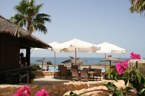 Bar à beira da piscina