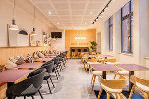 Café da manhã com buffet todos os dias mediante uma taxa