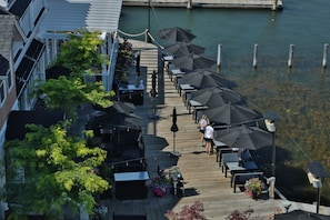 2 restaurantes, pequenos-almoços servidos, cozinha de fusão