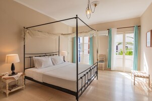Suite Lua de Mel | Cofre no quarto, secretária, cortinas/cortinados opacos
