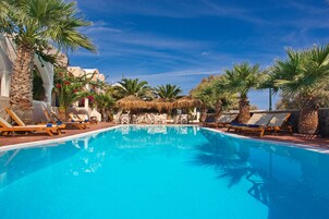 Quarto Duplo, vista para o mar, junto à piscina | Terraço/pátio interior