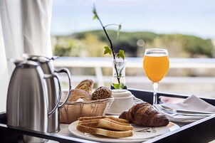 Café da manhã com buffet todos os dias mediante uma taxa