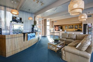 Área de estar no saguão