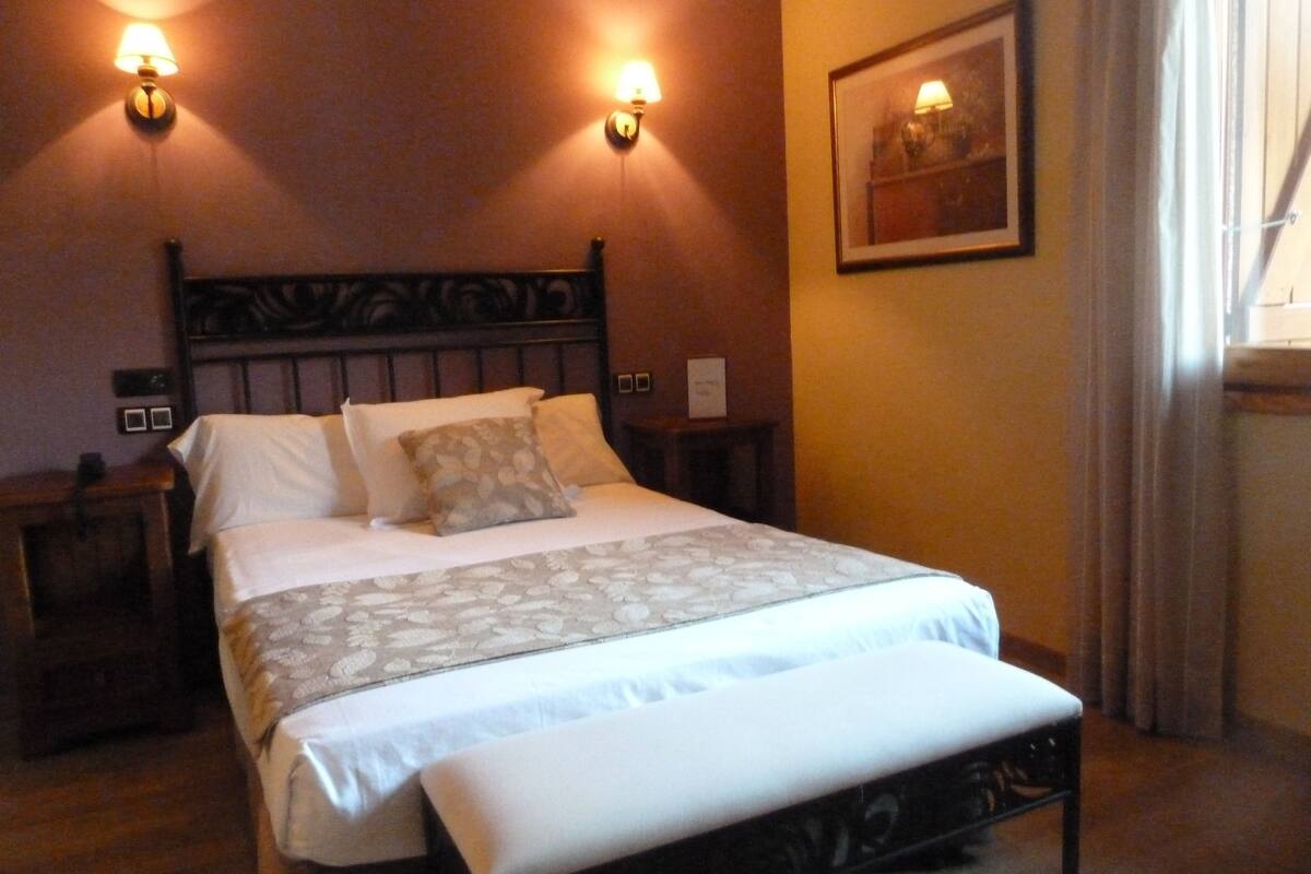 Quarto Duplo ou Twin | Minibar, cofre no quarto, Wi-fi grátis, roupa de cama fornecida 