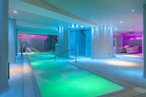 Sauna seca, banheira de hidromassagem, sauna a vapor