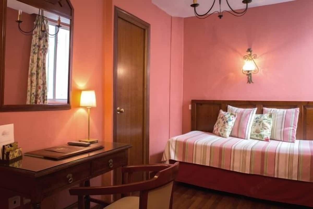 1 quarto, minibar, cofre no quarto, secretária