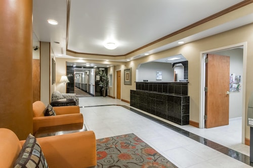 Days Inn & Suites by Wyndham Fort Pierce I-95