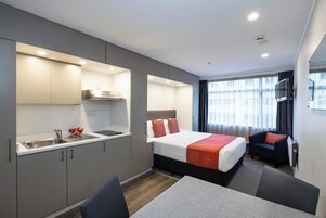 Secretária, cortinas/cortinados opacos, quartos insonorizados 