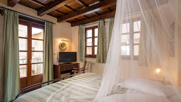 Quarto Superior (With Old Town View) | 1 quarto, minibar, cofre no quarto, secretária