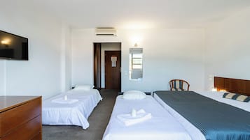 Quarto Familiar (2 adults + 2 children) | Roupa hipoalergénica, minibar, secretária, quartos insonorizados