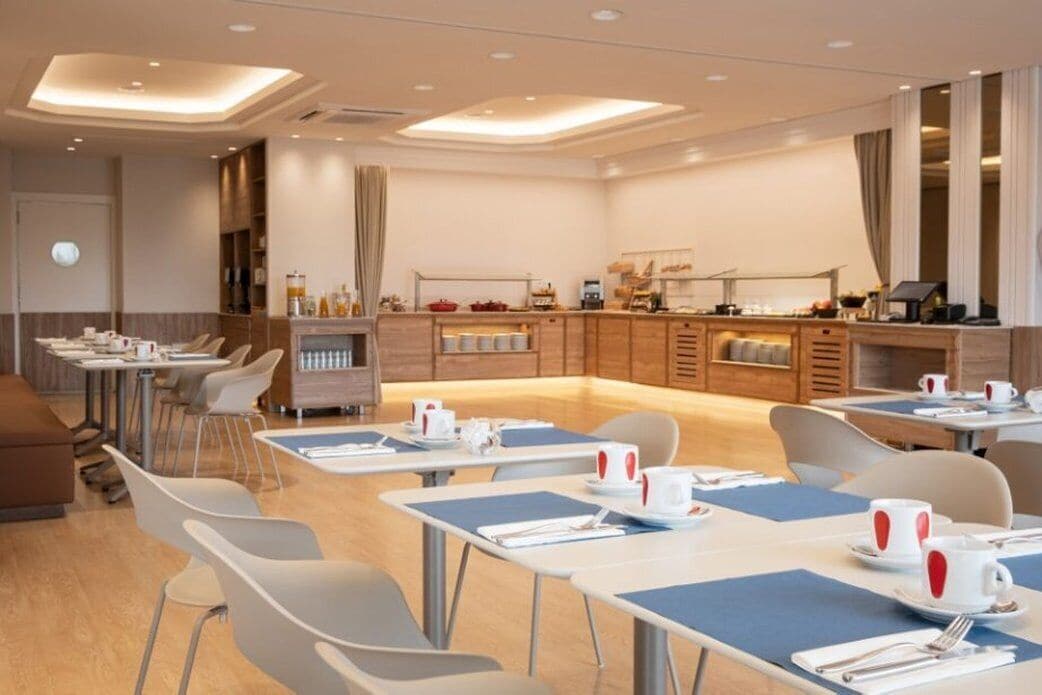 12 restaurantes: servem pequenos-almoços, almoços e jantares