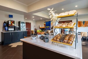 Café da manhã com buffet grátis todos os dias