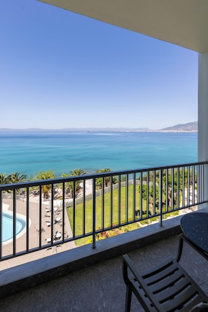 Quarto Quádruplo, 1 quarto, vista para o mar | Secretária, cortinas/cortinados opacos, ferro/tábua de engomar