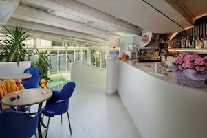 Bar junto à piscina