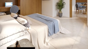 Um quarto moderno com cama, mesa de cabeceira, estante e um vaso de planta.