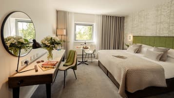 Deluxe King Room | Roupas de cama premium, cofres nos quartos, escrivaninha