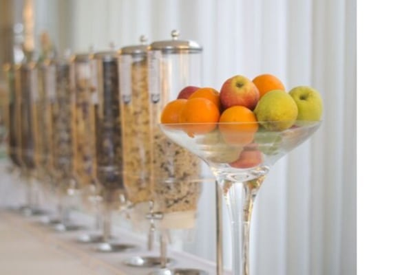 Café da manhã com buffet grátis todos os dias