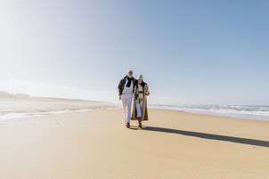 Perto da praia, toldos de praia (sobretaxa), espreguiçadeiras 