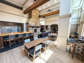 Café da manhã com buffet grátis todos os dias