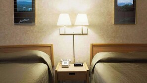 Quarto, 2 camas de casal, para não fumantes, banheiro privativo | 1 quarto, escrivaninha, espaço de trabalho para notebook