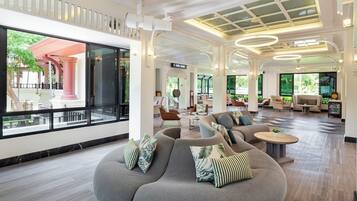 Área de estar no saguão