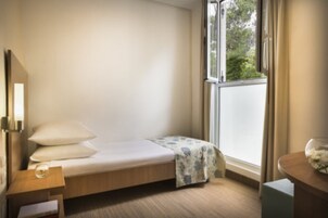 Secretária, Wi-fi grátis, roupa de cama fornecida 