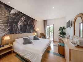 Quarto Duplo Superior, varanda, vista parcial para o mar | Minibar, cofre no quarto, secretária, quartos insonorizados