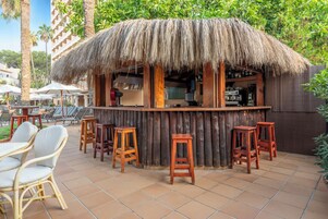 Bar à beira da piscina