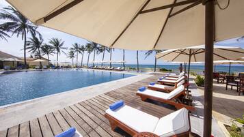 Piscina exterior, da(s) 06:00 à(s) 22:00, guarda-sóis, espreguiçadeiras