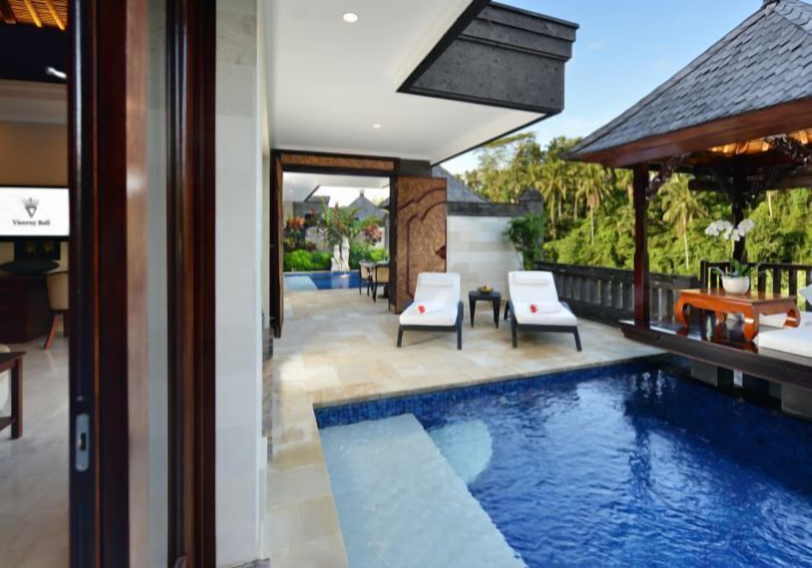 Casa de Campo (Deluxe Terrace Pool) | Minibar com produtos grátis, cofre no quarto, secretária 